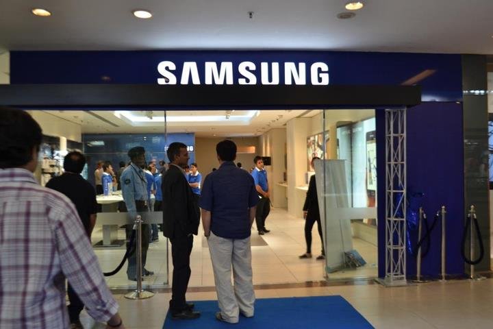 Samsung India plans for 4,000 exclusive outlets in smaller towns - SignNews